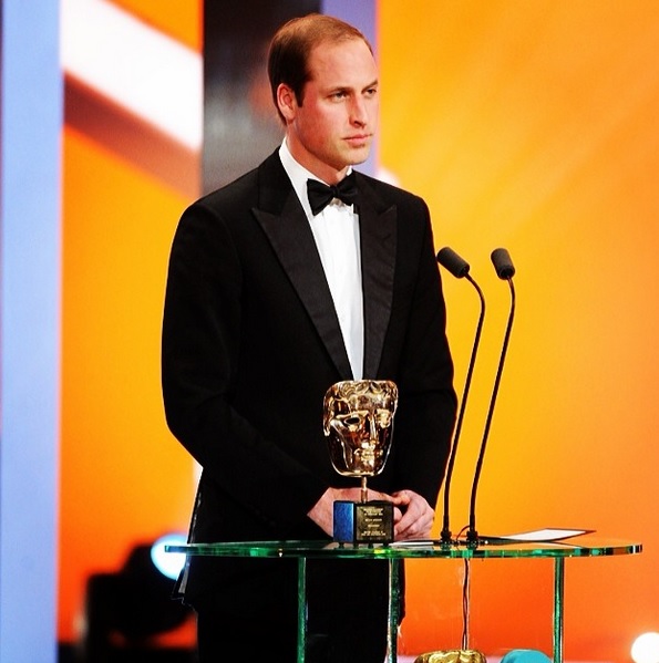 Príncipe William entrega Bafta a Helen Mirren - MoveNotícias