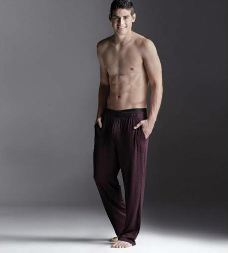 James Rodríguez estreia-se como modelo de roupa interior - MoveNotícias