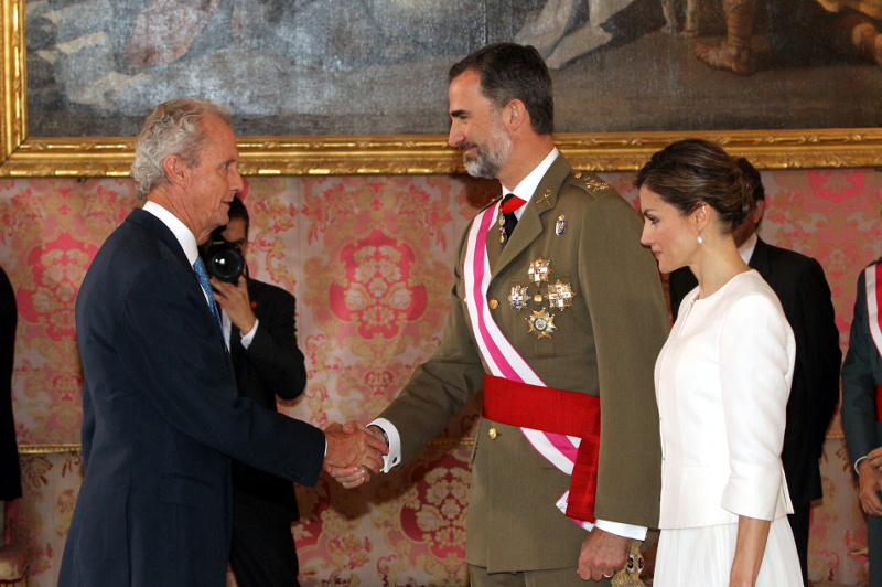 Reis de Espanha presidem celebrações do Dia das Forças Armadas ...