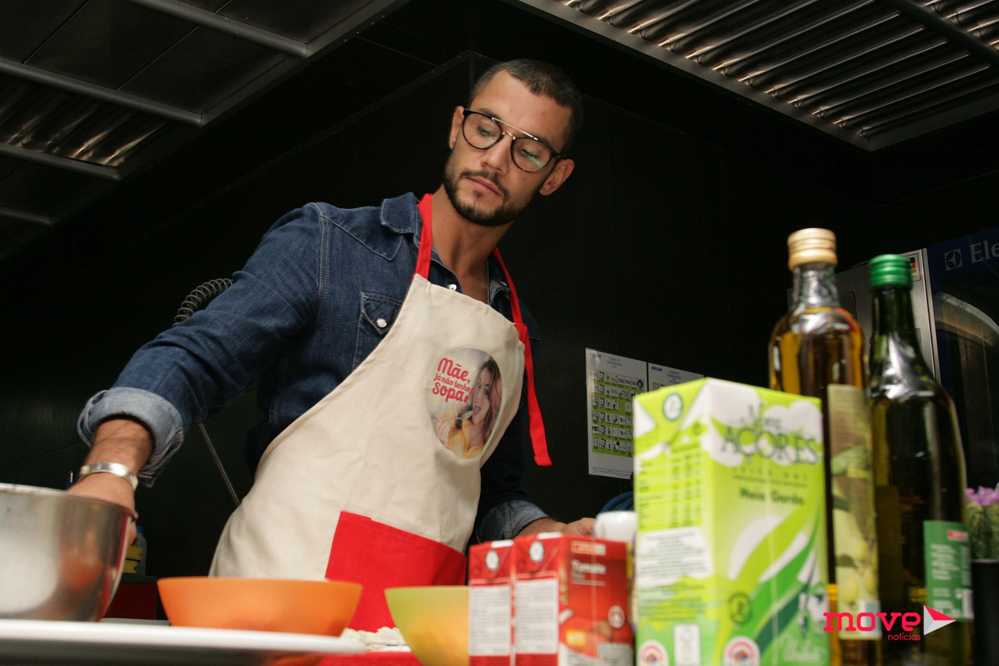 Pedro Barroso mostra dotes culinários - MoveNotícias