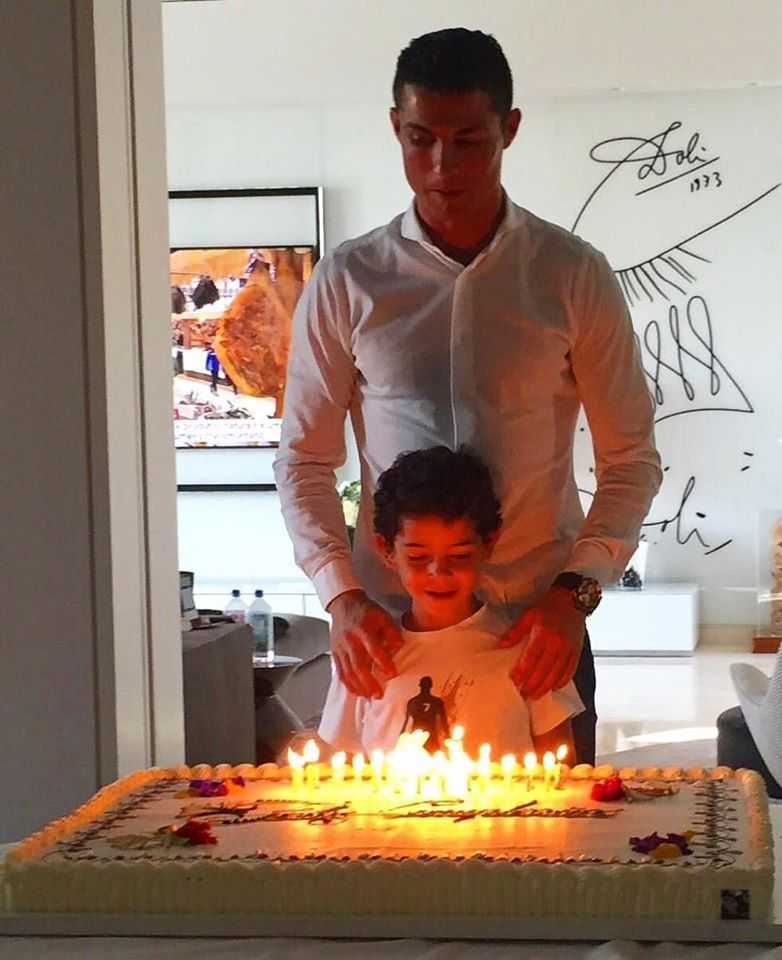 E foi assim que CR7 festejou o aniversário - MoveNotícias
