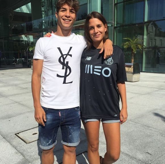 Conheça as três mulheres que dividem o coração do futebolista Óliver ...