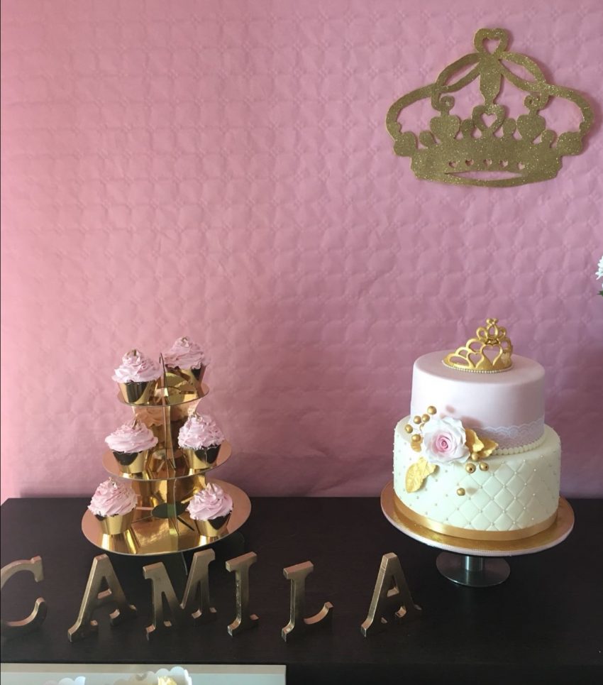 Mulher de Ukra celebra chá do bebé após partida do futebolista para a ...