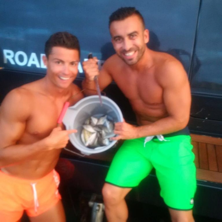Fotos inéditas mostram lado mais íntimo de Cristiano Ronaldo, família e ...