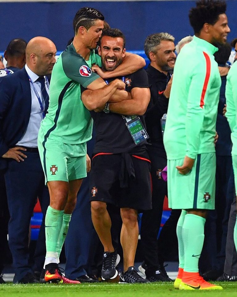 Fotos inéditas mostram lado mais íntimo de Cristiano Ronaldo, família e ...