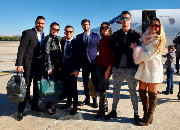 Fotos inéditas mostram lado mais íntimo de Cristiano Ronaldo, família e ...