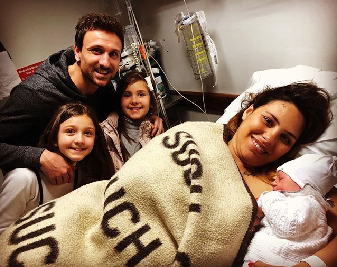 Ukra faz o 'hat-trick' na paternidade - MoveNotícias