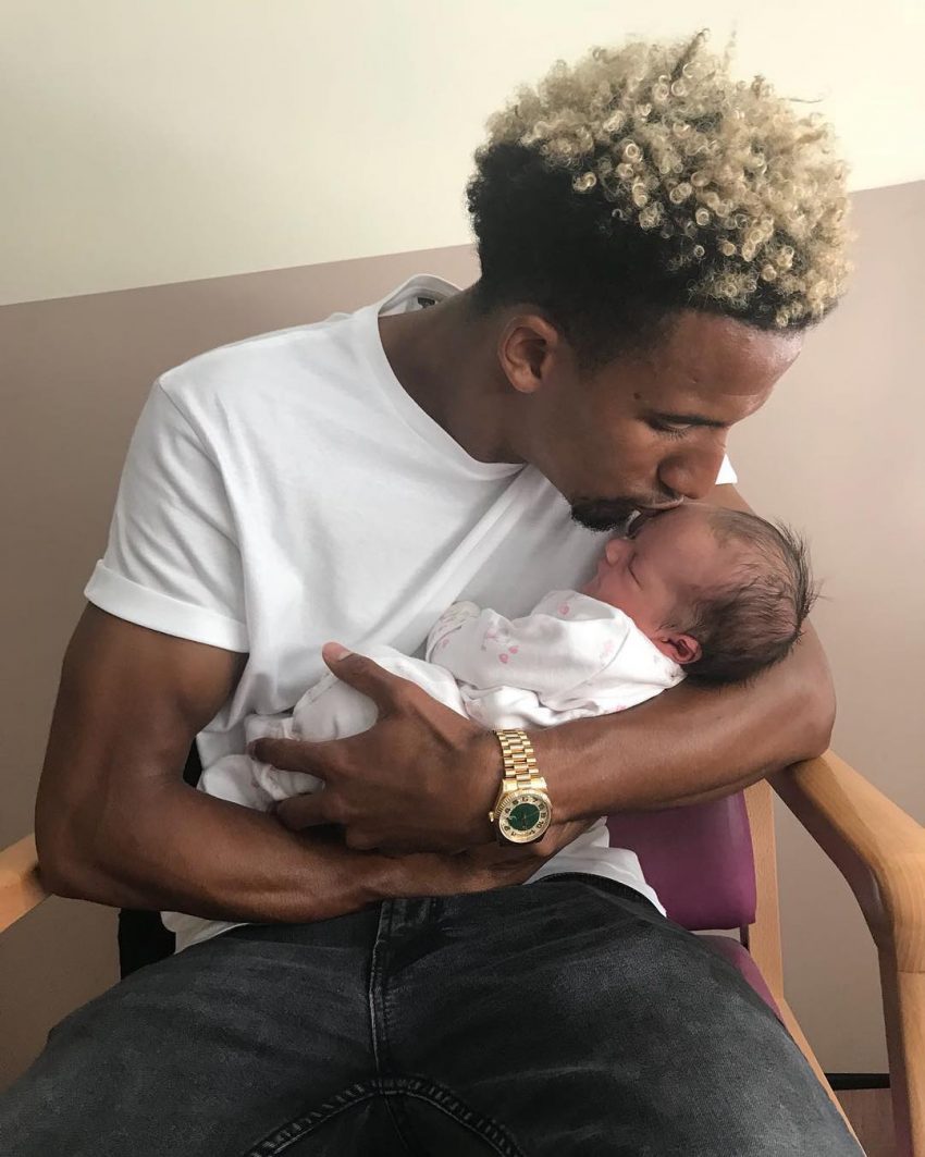 Atriz Helen Flanagan e o futebolista Scott Sinclair foram pais pela ...