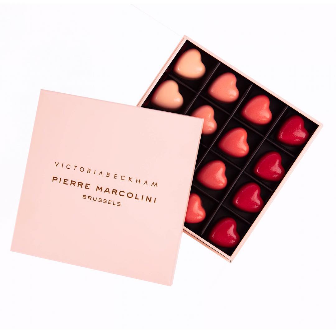 Victoria Beckham celebra com corações de chocolate - MoveNotícias