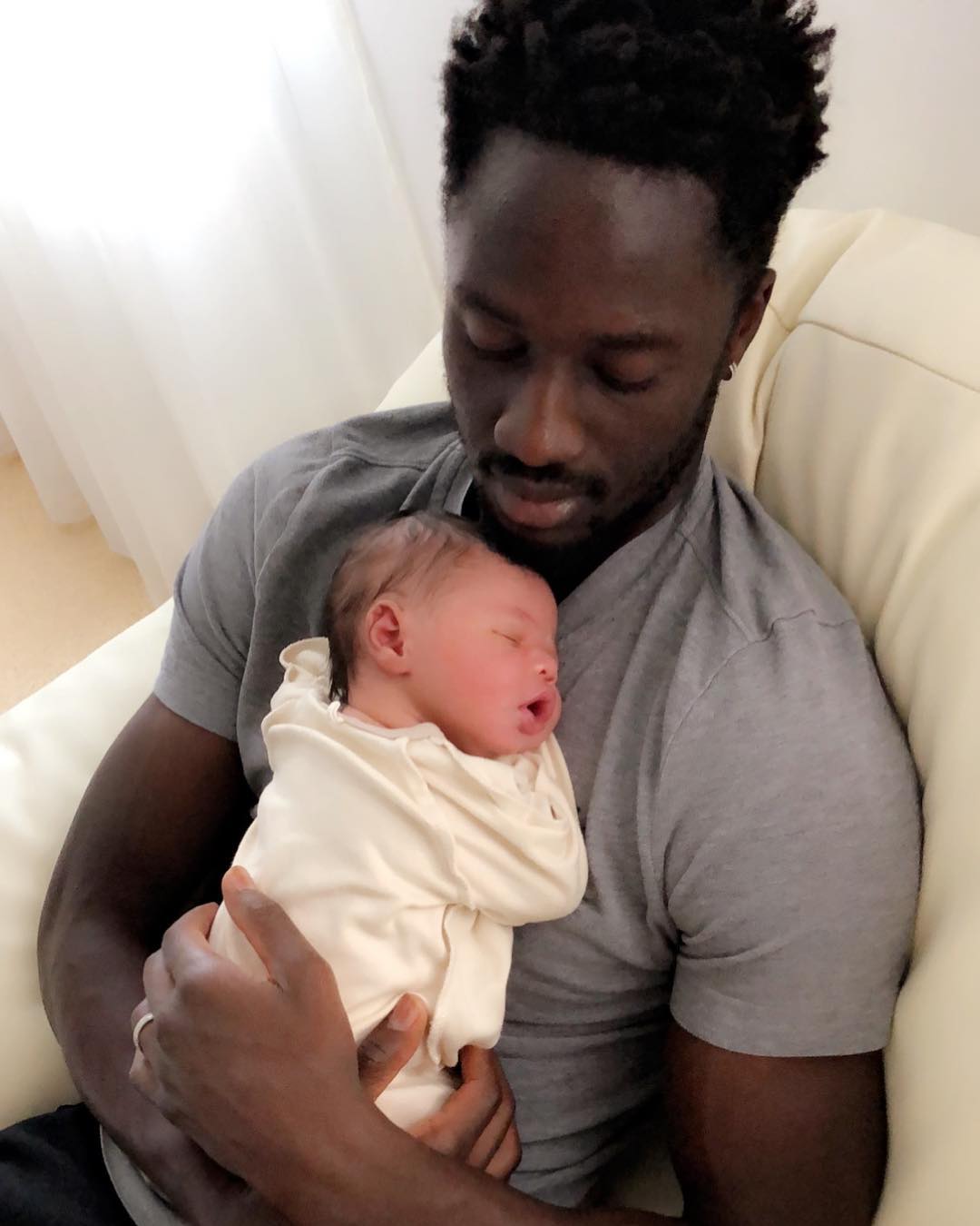 Eder mostra imagens irresistíveis dos seus dois amores - MoveNotícias