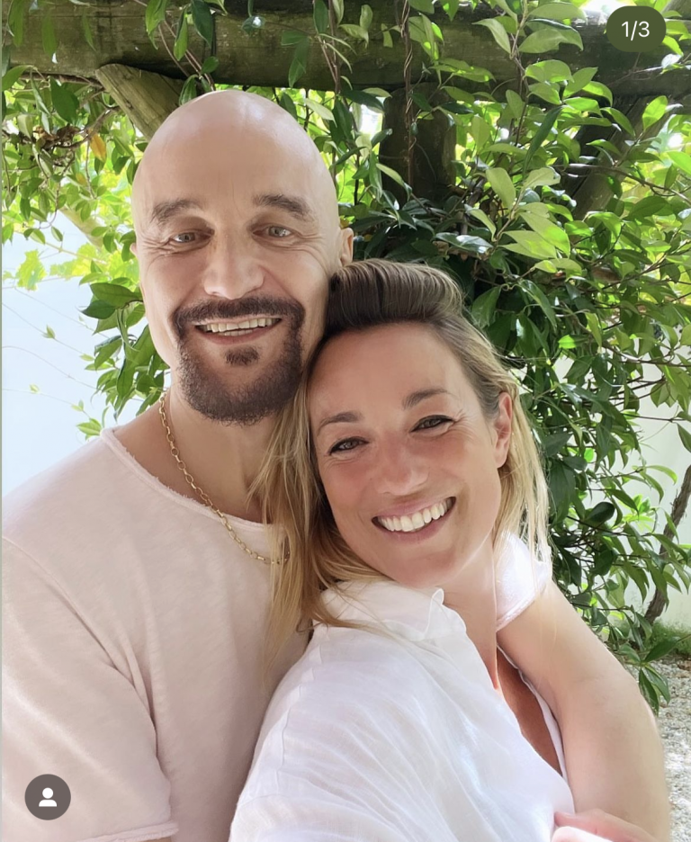 Atriz Maya Booth declara-se a Tim Booth dos James: "Amo-te" - MoveNotícias